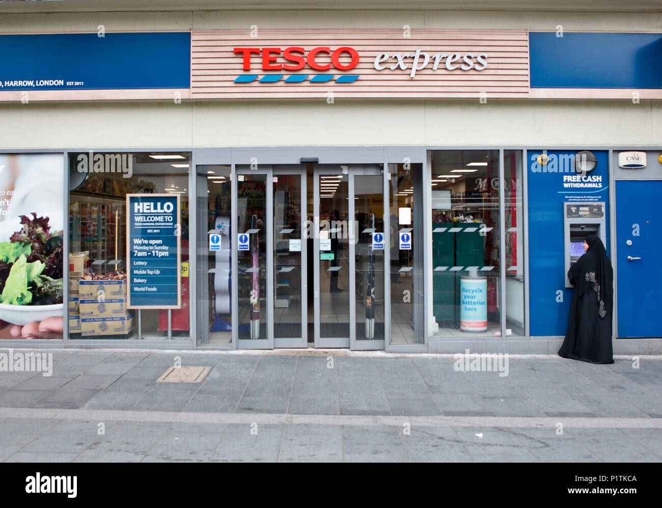 Tesco express london england uk hi-res stock photography and images - Alamy