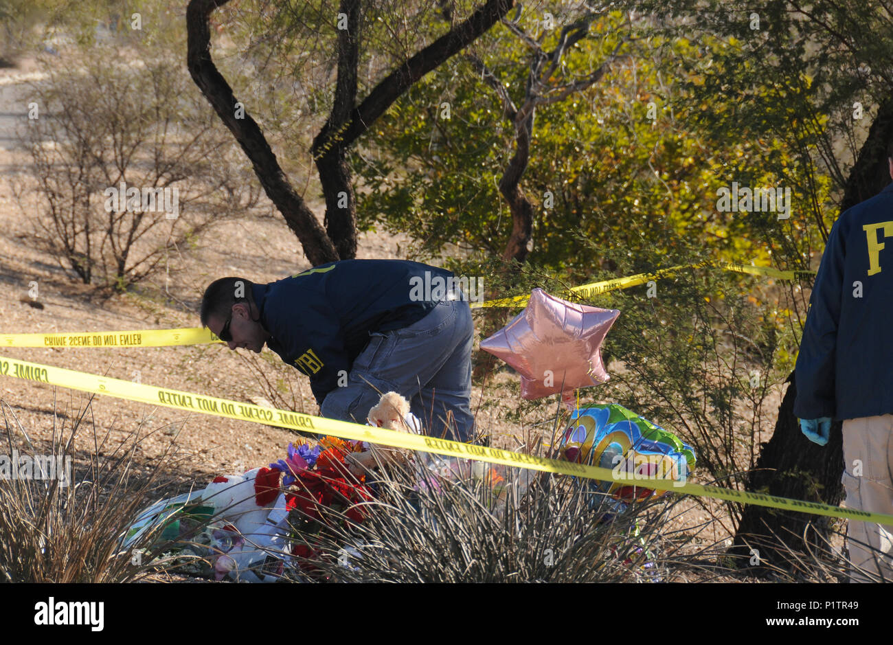 FBI agents conduct another search for evidence at the shopping center ...