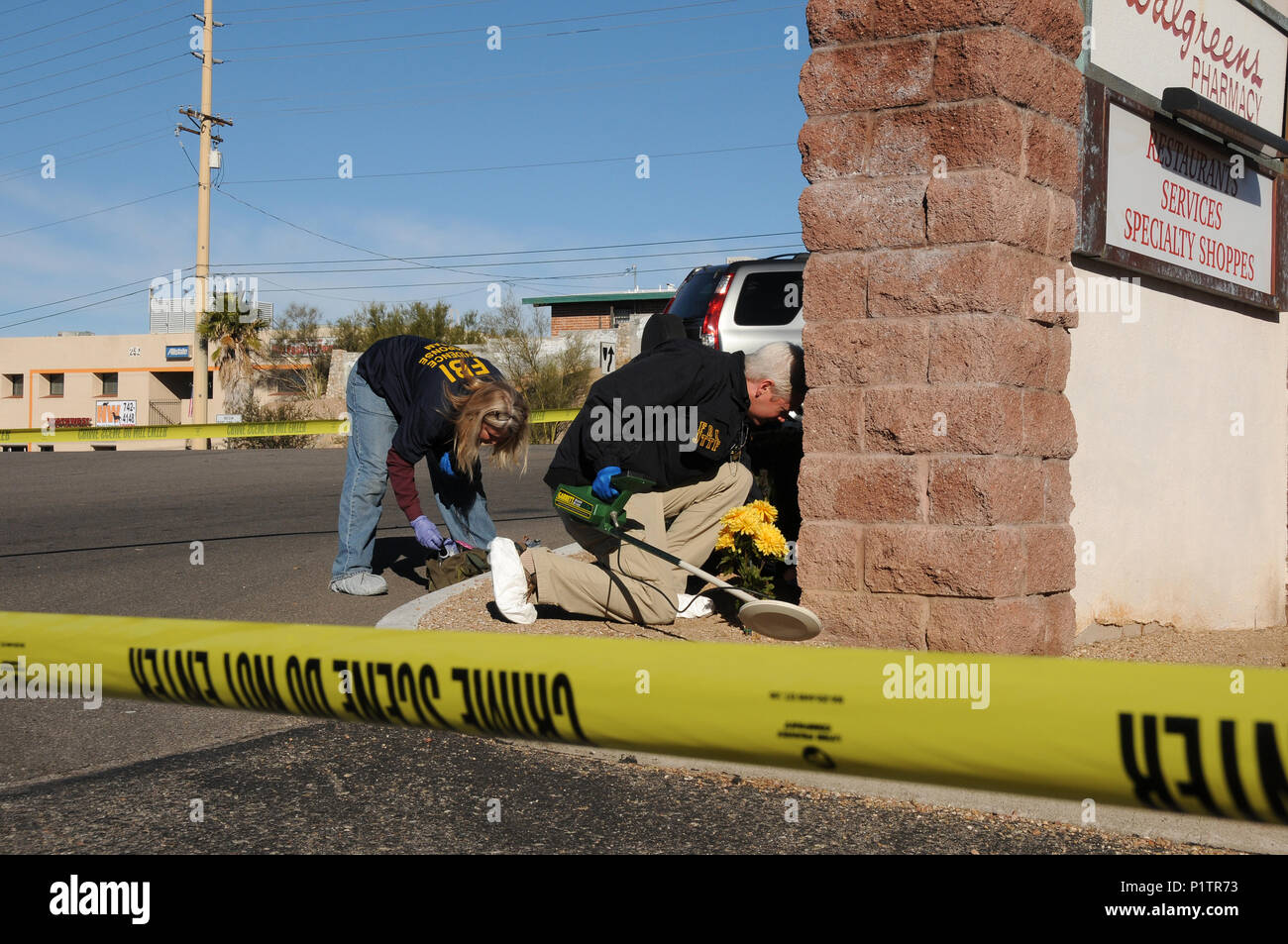 FBI agents conduct another search for evidence at the shopping center ...