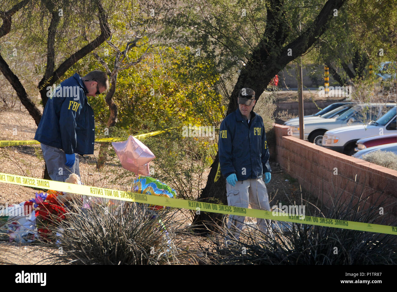 FBI agents conduct another search for evidence at the shopping center ...