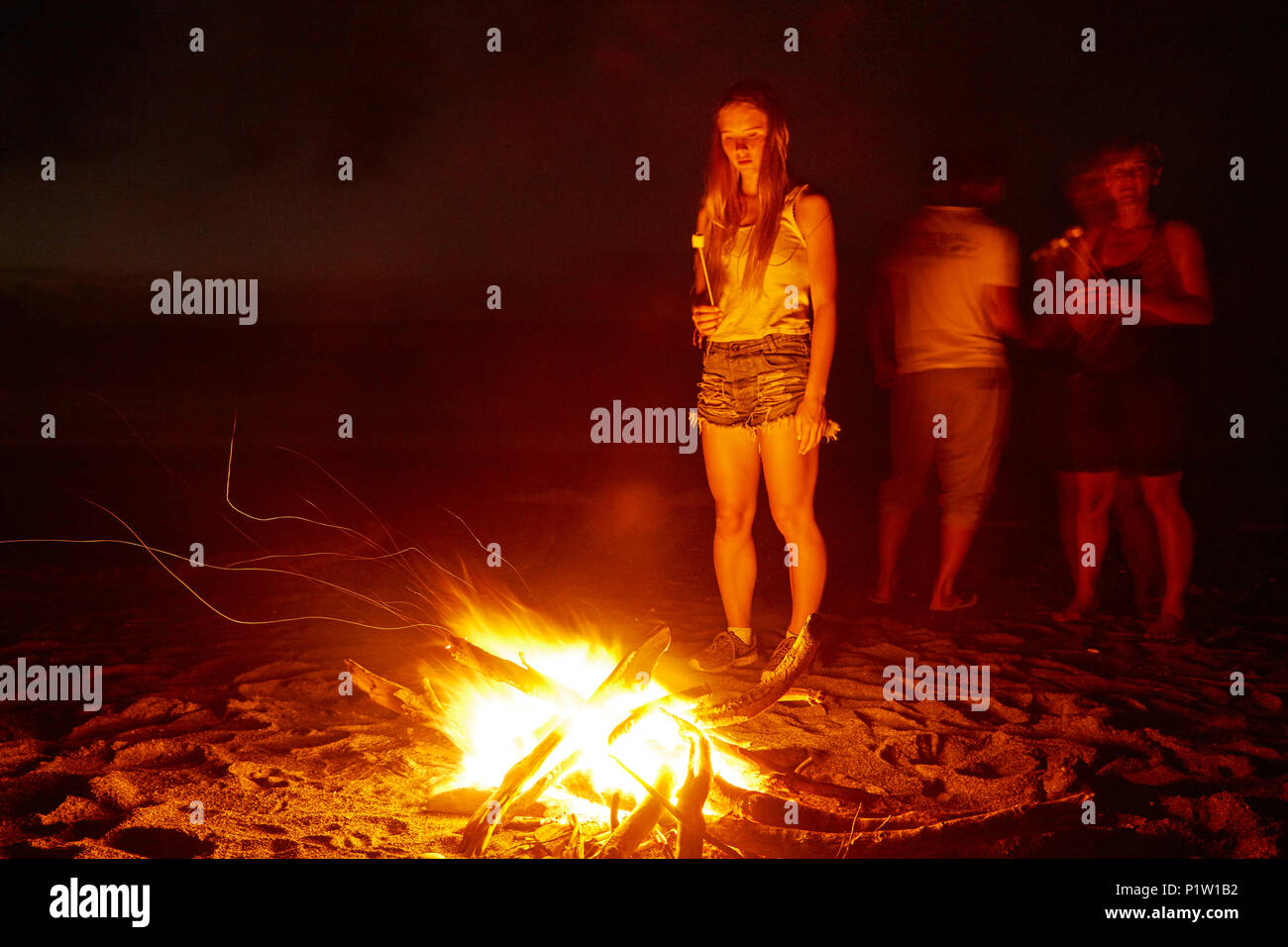 Campfire fire hi-res stock photography and images - Alamy