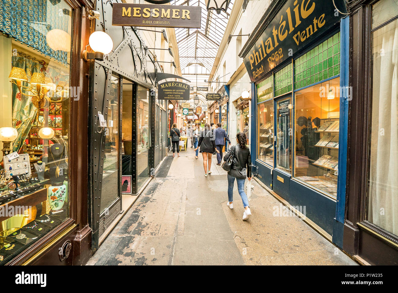 Paris Covered Passageles passages couvertss Stock Photo - Alamy