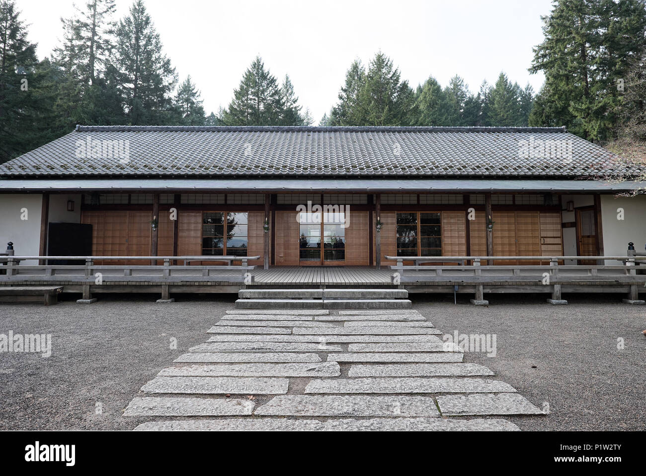 Old japanese building traditional roof hi-res stock photography and ...