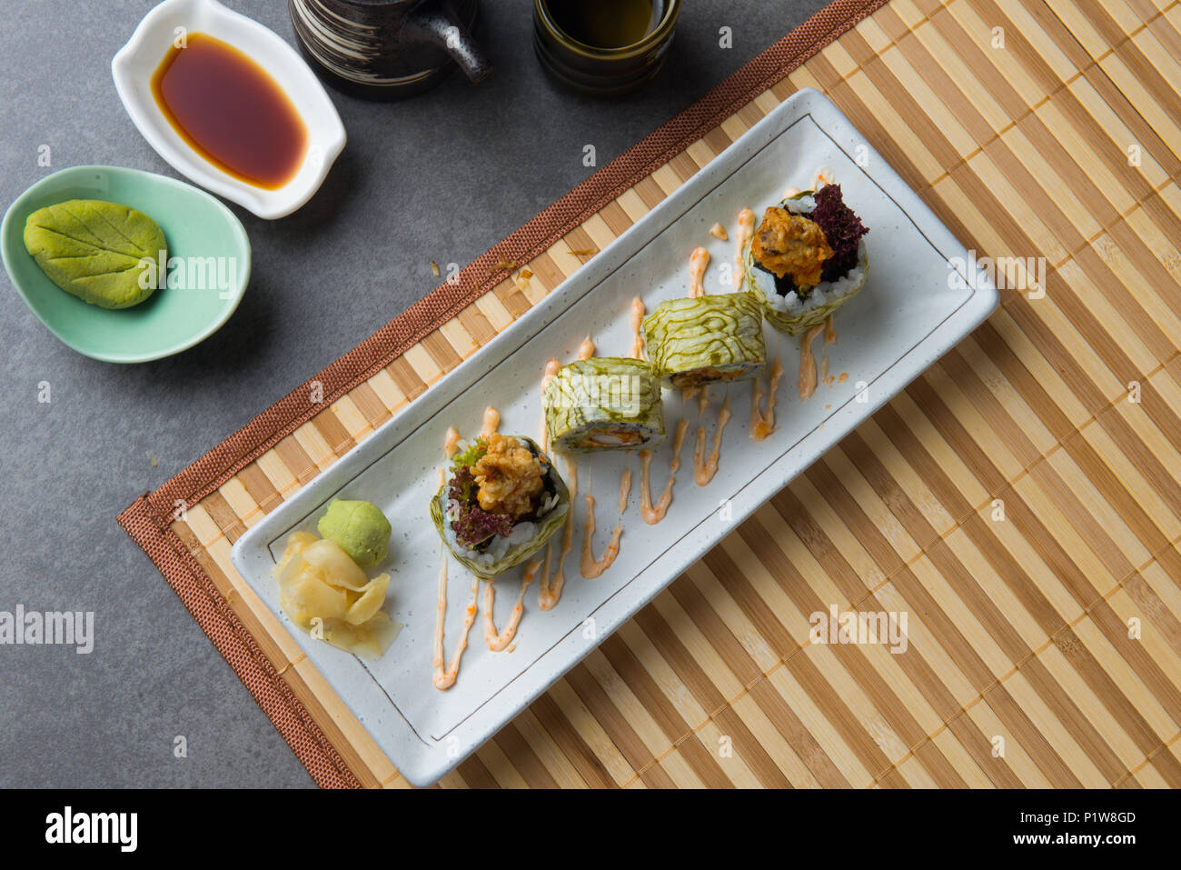 Soft shell crab roll sushi Stock Photo - Alamy