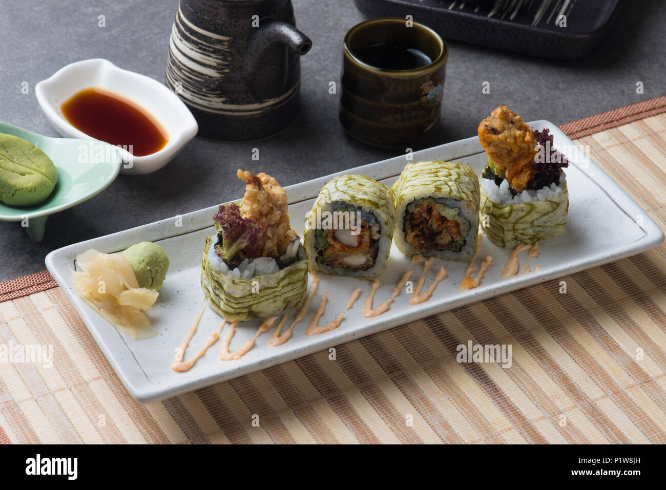 Soft shell crab roll sushi Stock Photo - Alamy