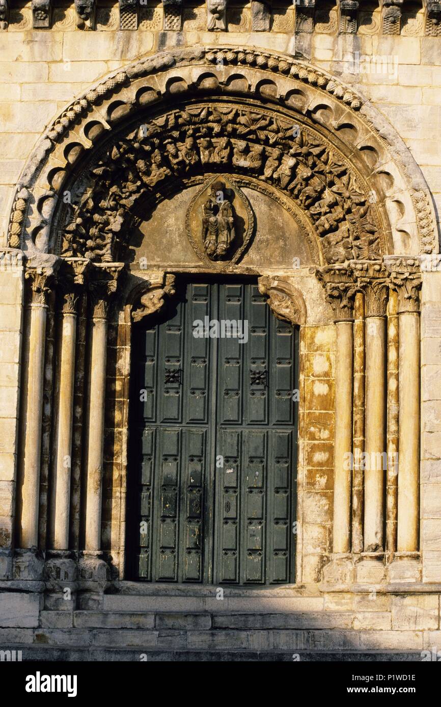 Portomarín, Iglesia de / San Juan church; west façade; Sant James ...