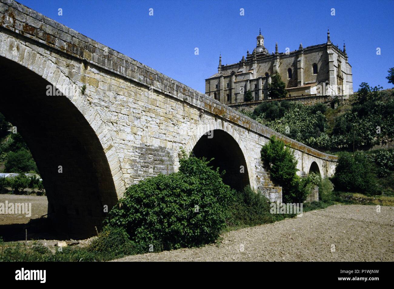 Cória, roman bridge and Cathedral Stock Photo - Alamy