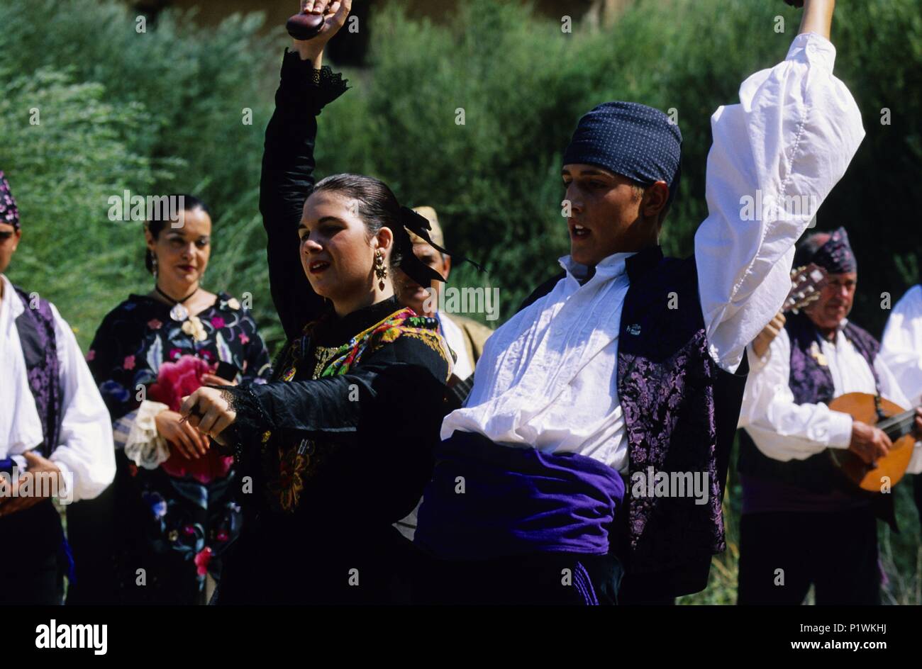 Valderobres; young people / dancers with typical / regional clothes ...