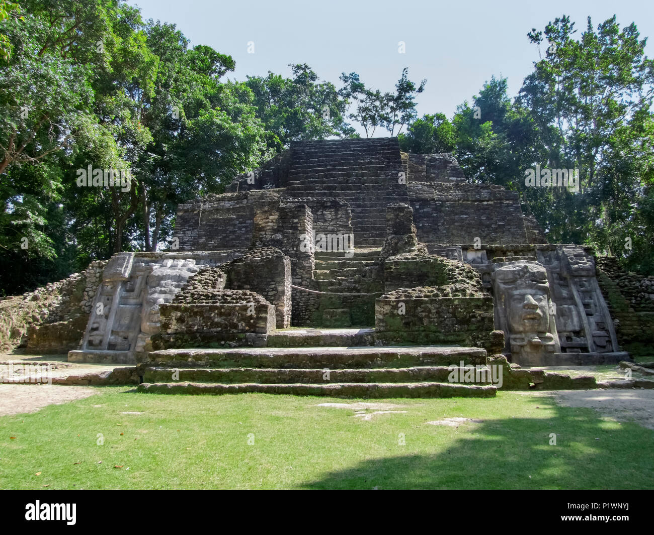 Lamanai temple hi-res stock photography and images - Alamy