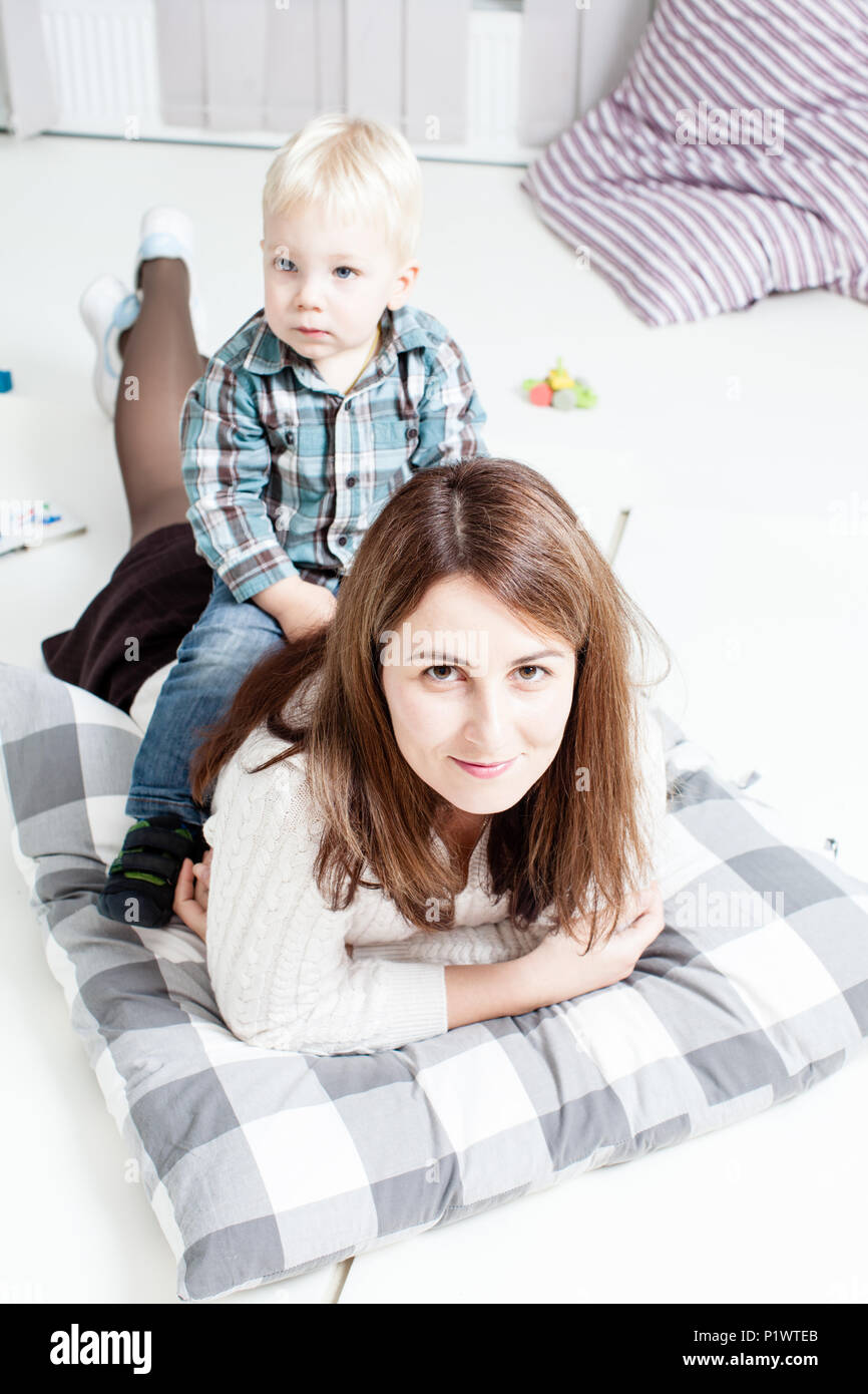 Mom plays with son Stock Photo - Alamy