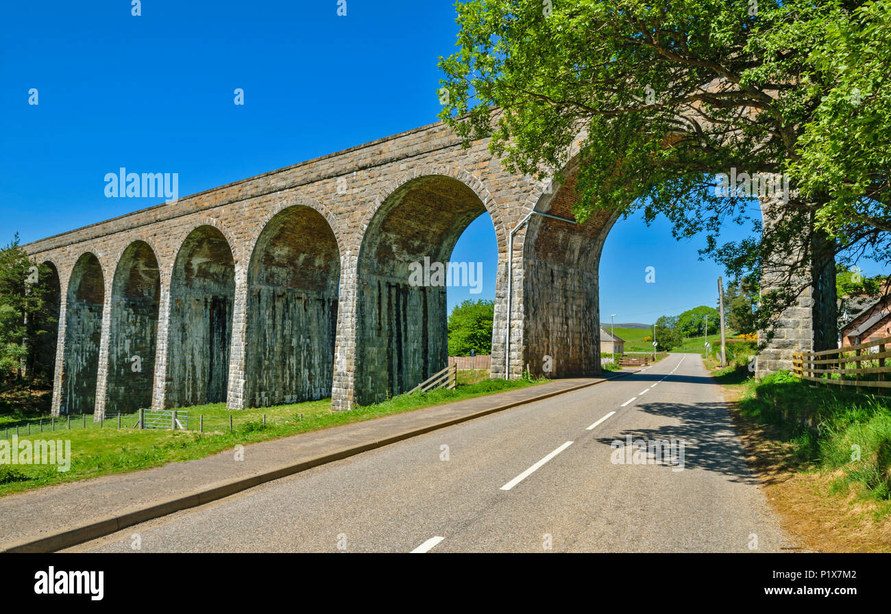 Stone arch rail viaduct hi-res stock photography and images - Alamy