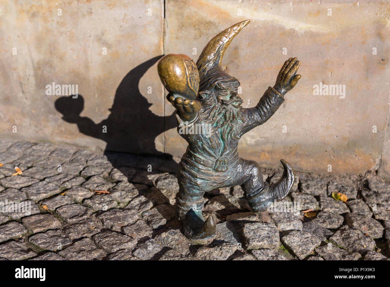 Wroclaw gnome dwarf hi-res stock photography and images - Alamy