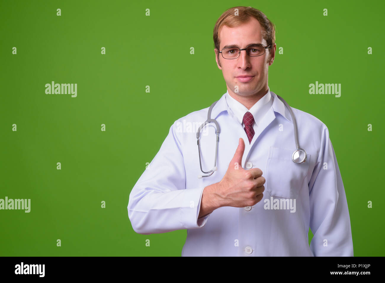 Doctor thumbs up hi-res stock photography and images - Alamy