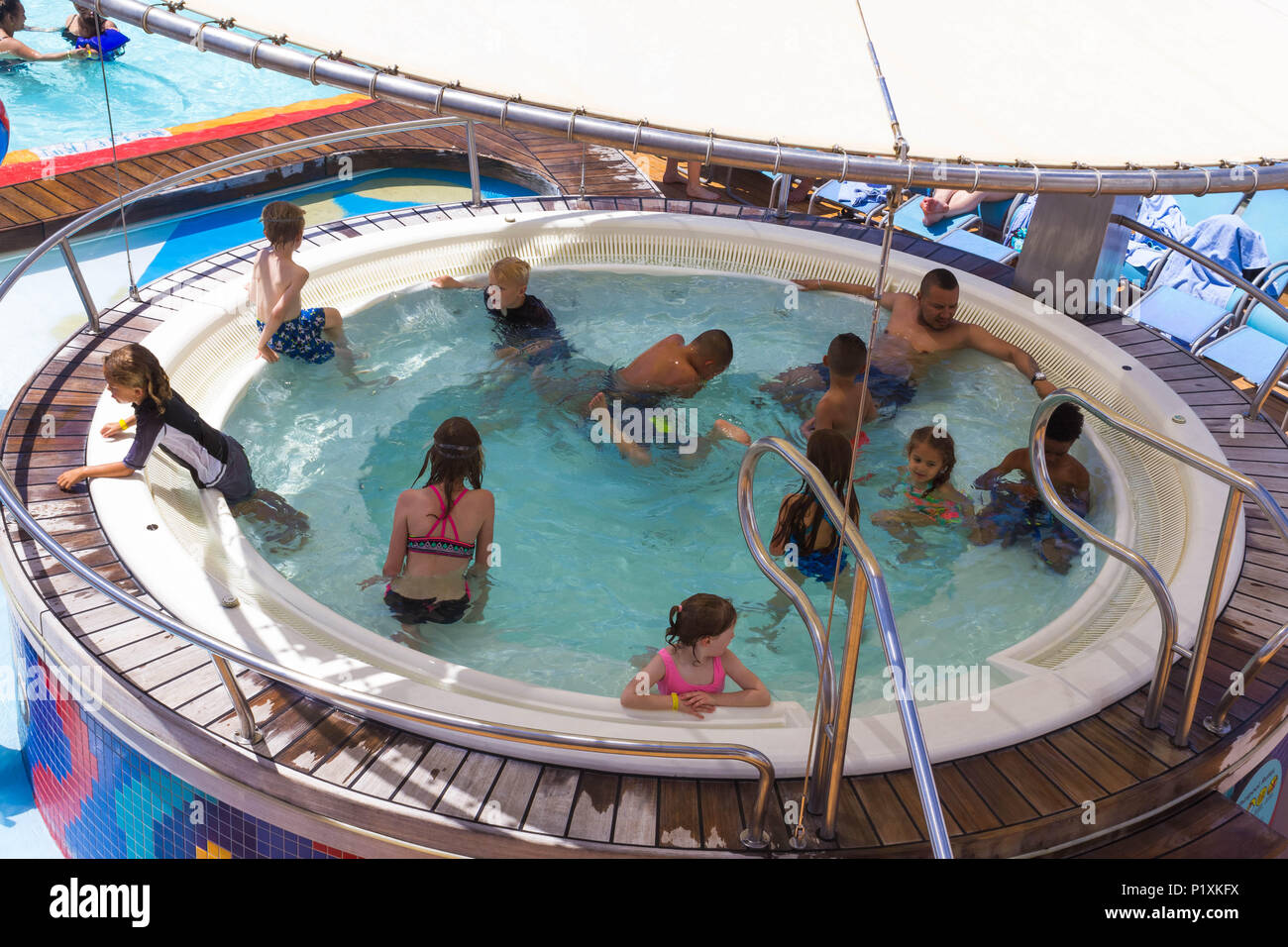 Cruise ship jacuzzi hi-res stock photography and images - Alamy