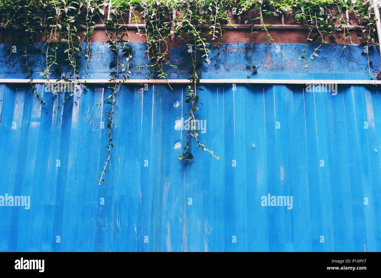 Navy blue sheet metal texture hi-res stock photography and images - Alamy