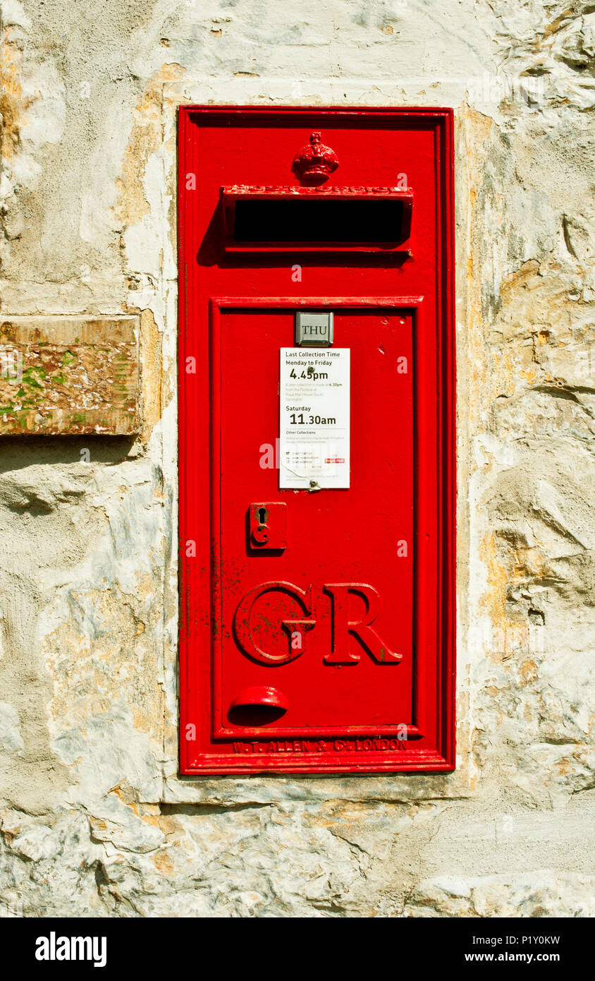 Gr post box hi-res stock photography and images - Alamy