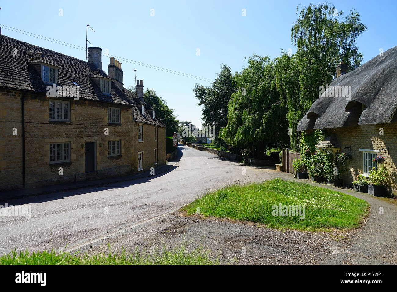 Road to the bridge at Wansford Stock Photo - Alamy