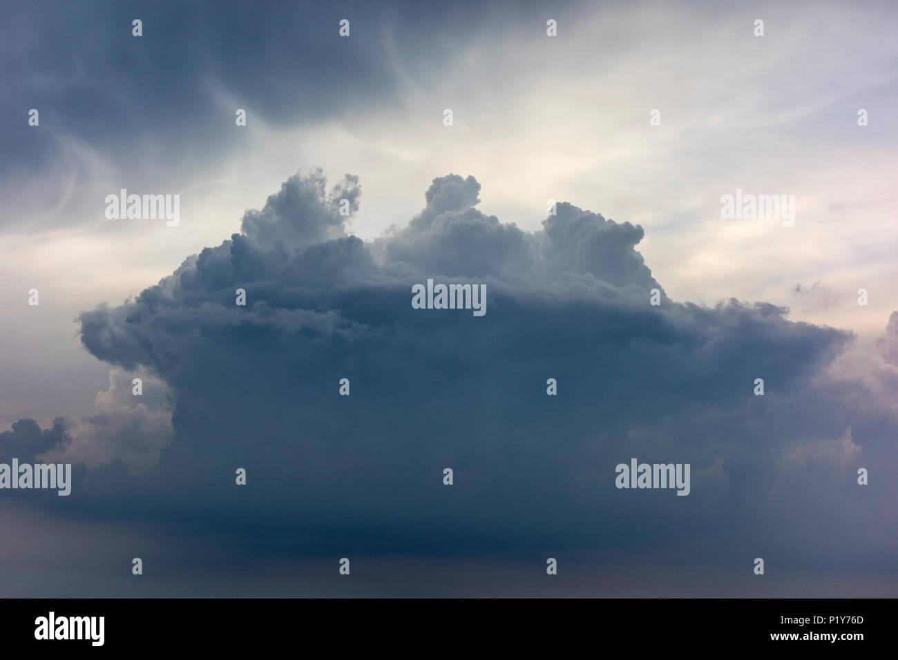 Rain cloud graphic hi-res stock photography and images - Alamy