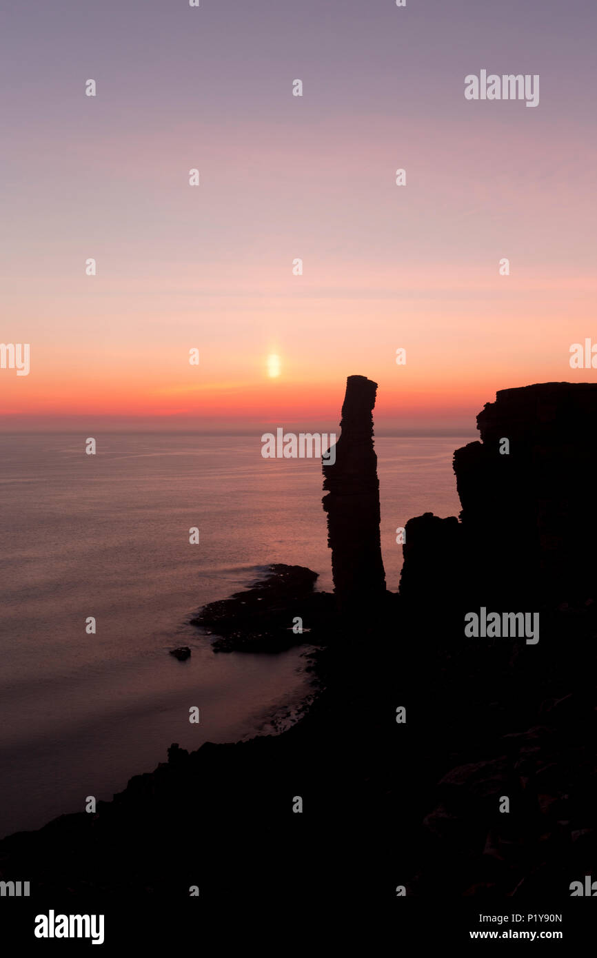 Old man of hoy orkney sea hi-res stock photography and images - Alamy
