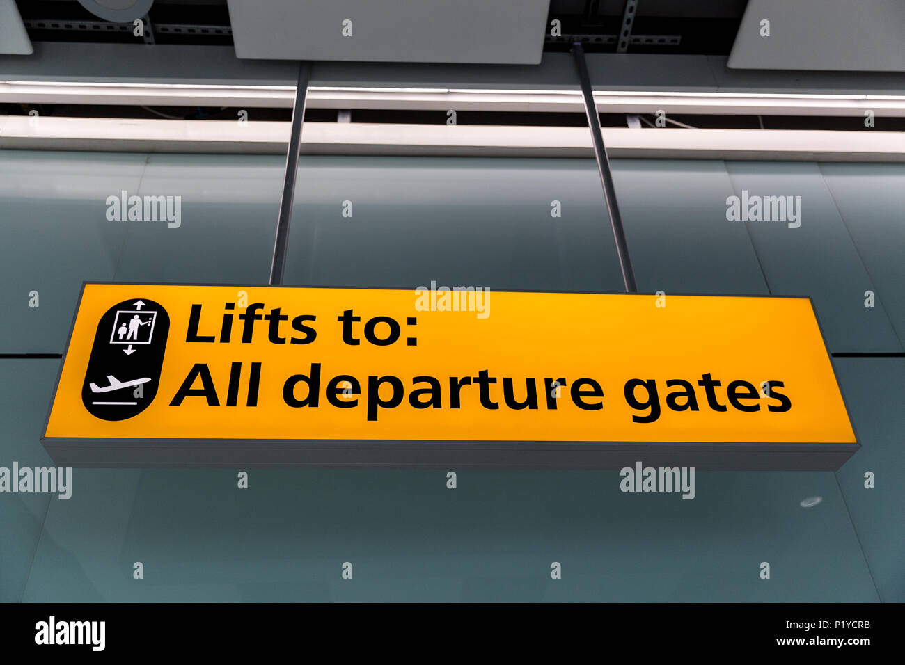 Airport Sign Gates Arrow Stock Photos & Airport Sign Gates Arrow Stock ...