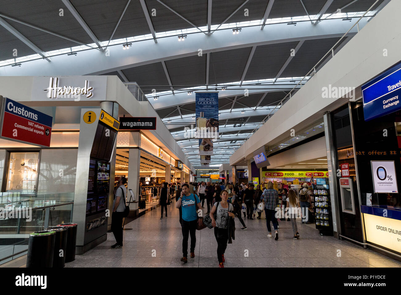 Duty free shop heathrow airport hi-res stock photography and images - Alamy