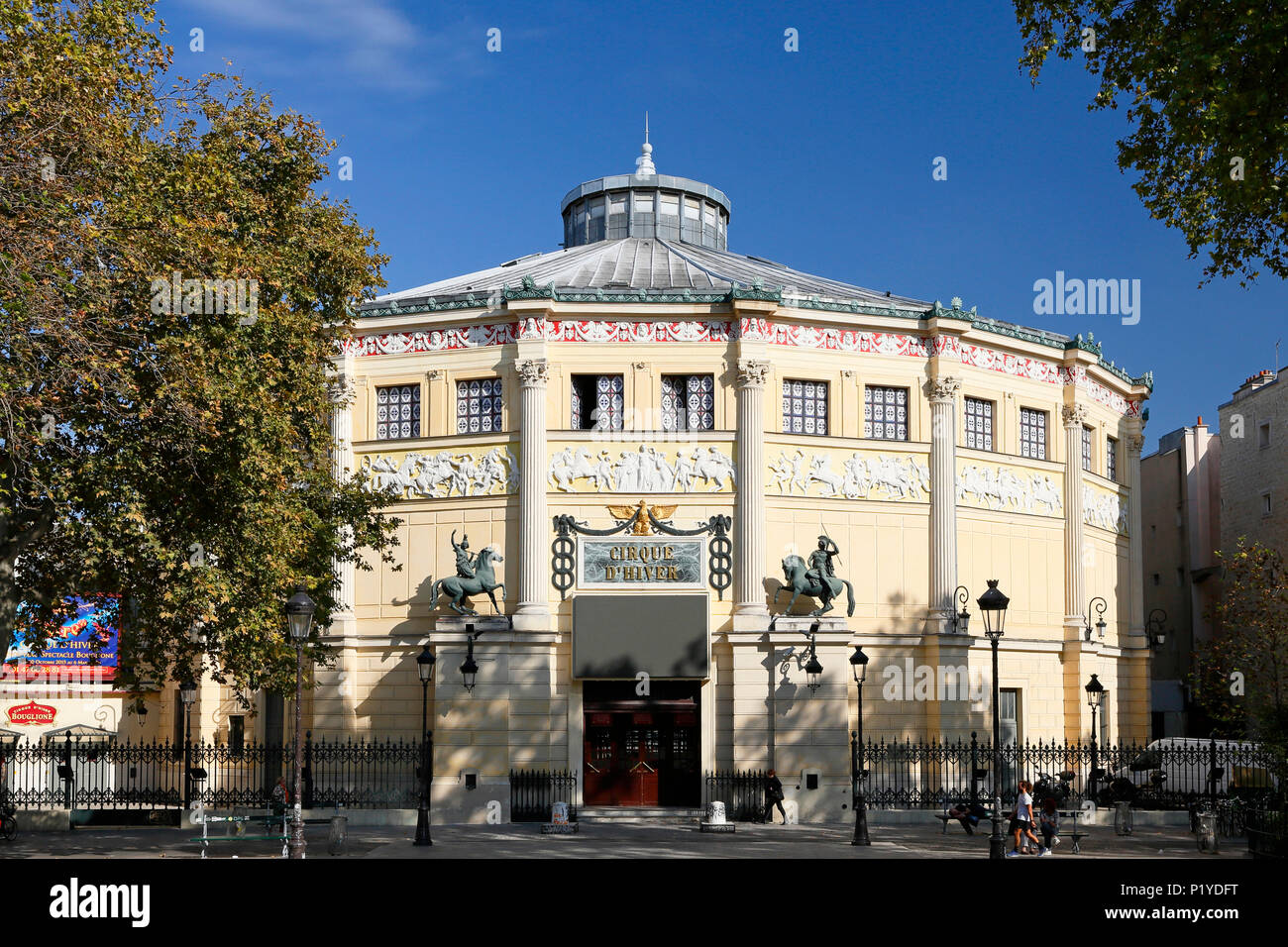 Circus de paris hi-res stock photography and images - Alamy