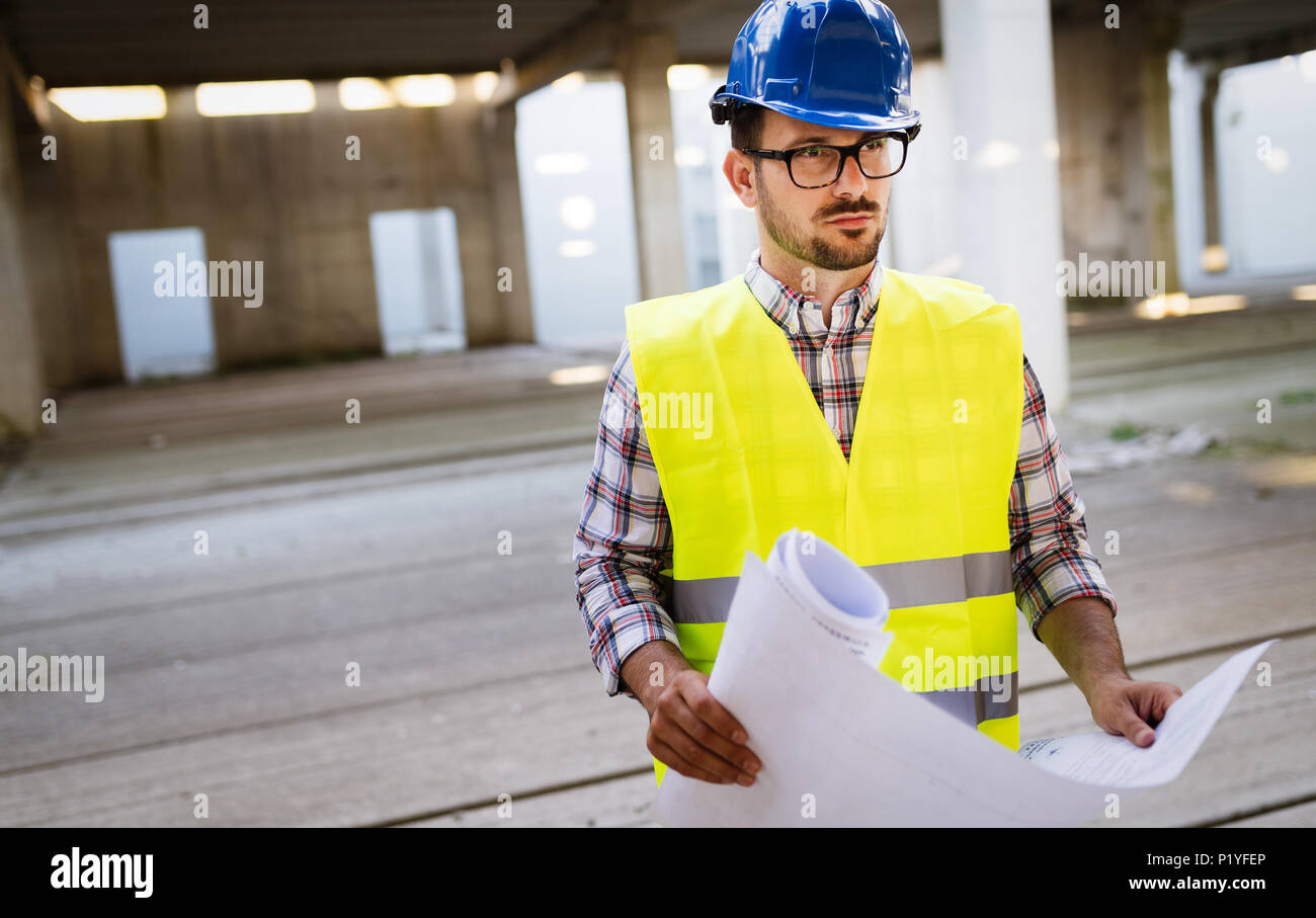 Construction worker man men male hi-res stock photography and images ...