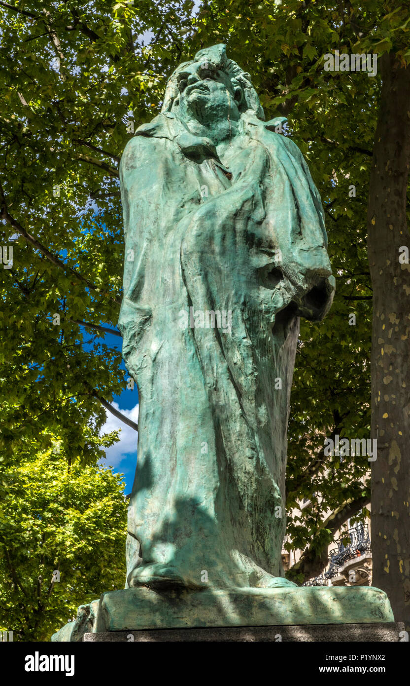 Statue of balzac hi-res stock photography and images - Alamy