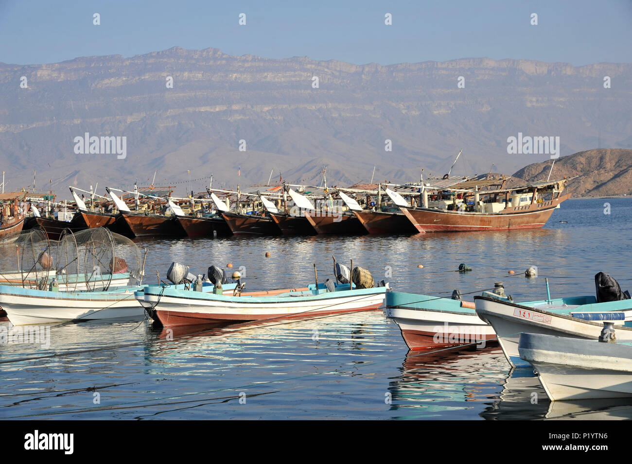Sultanate of OMAN, fishing boats, named Dhows, in Mirbat harbour Stock ...
