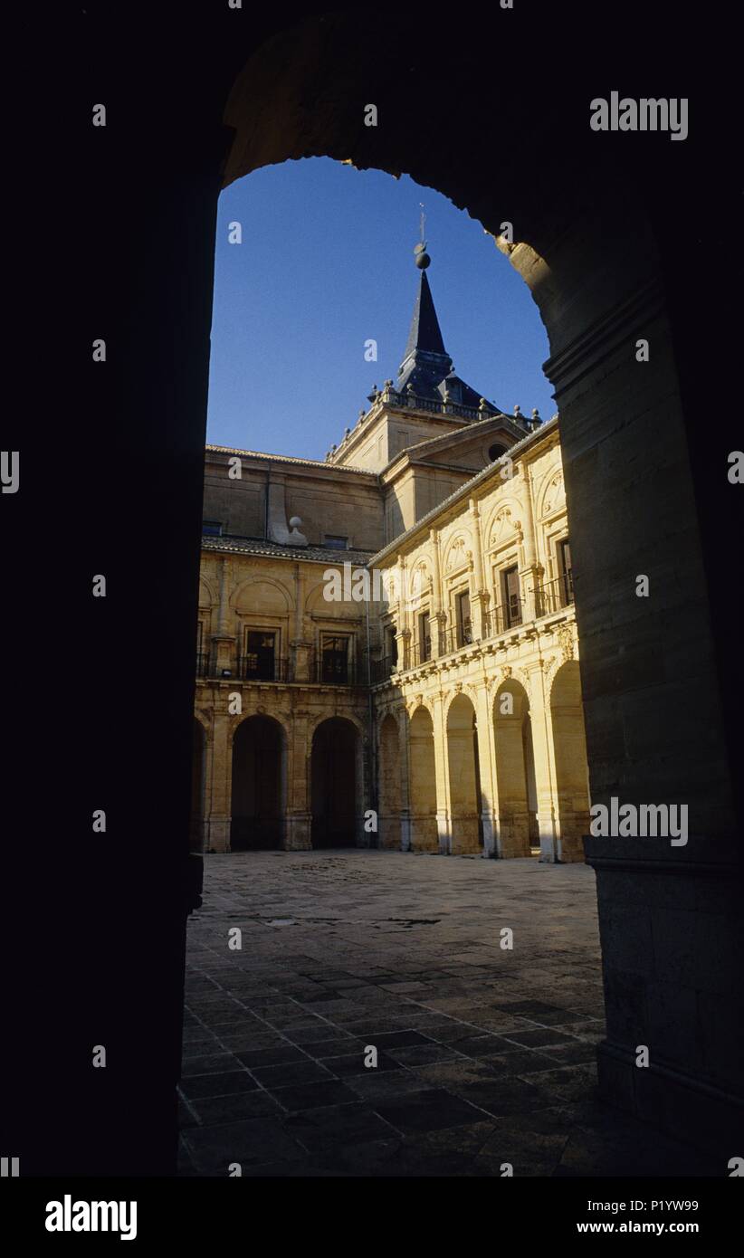 Uclés monastery; renaissance cloister Stock Photo - Alamy