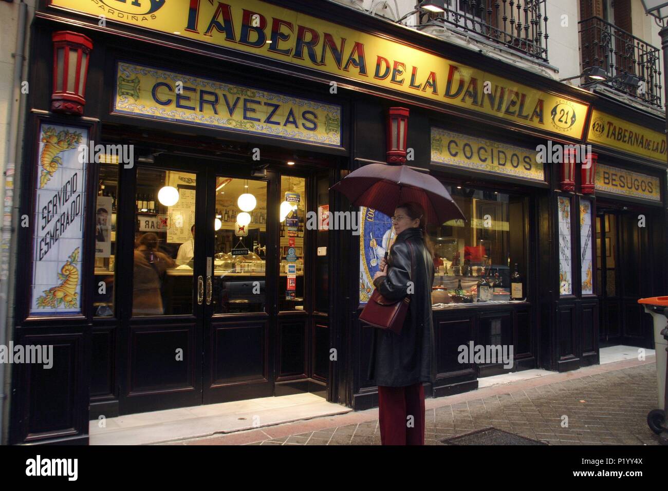 Bar "Taberna de la Daniela" (barrio Serrano / Velázquez); exterior ...
