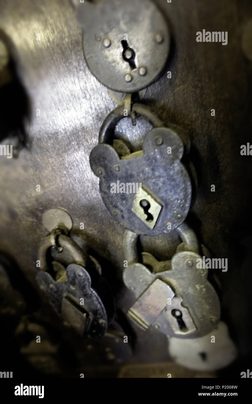 Vintage padlocks hi-res stock photography and images - Alamy