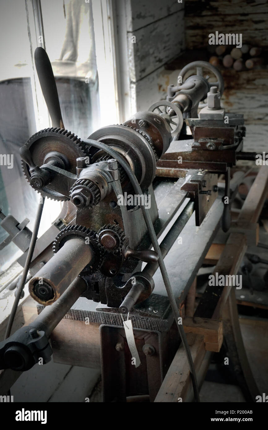 Old lathe hi-res stock photography and images - Alamy