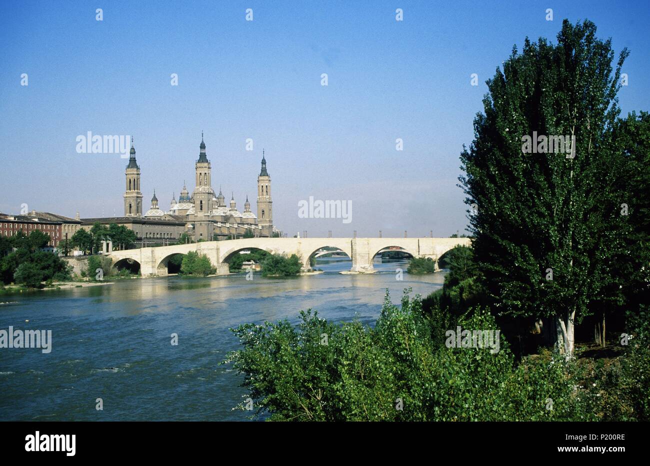 El pilar basilica puente hi-res stock photography and images - Alamy