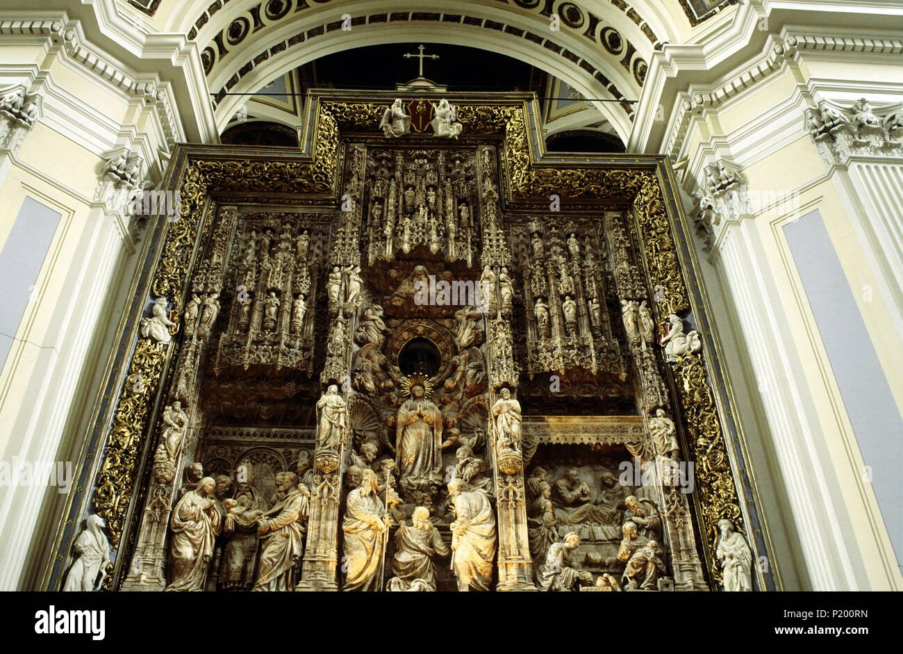 Sculpture high altar basilica hi-res stock photography and images - Alamy