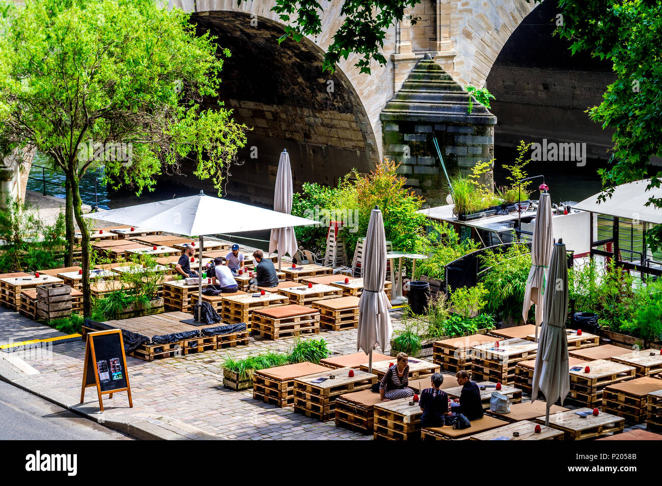 Restaurant and bars on the Right Bank of the River Seine in Paris ...