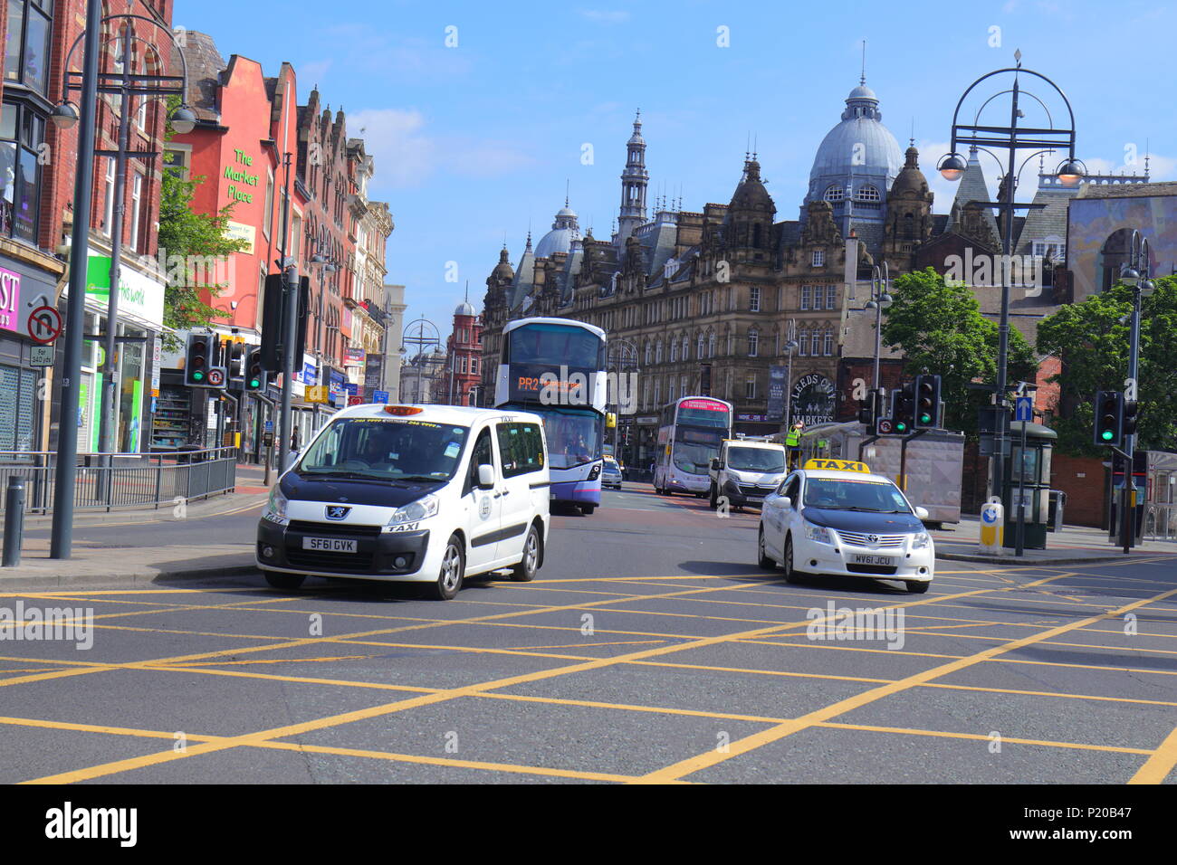 Black and white taxi leeds hi-res stock photography and images - Alamy