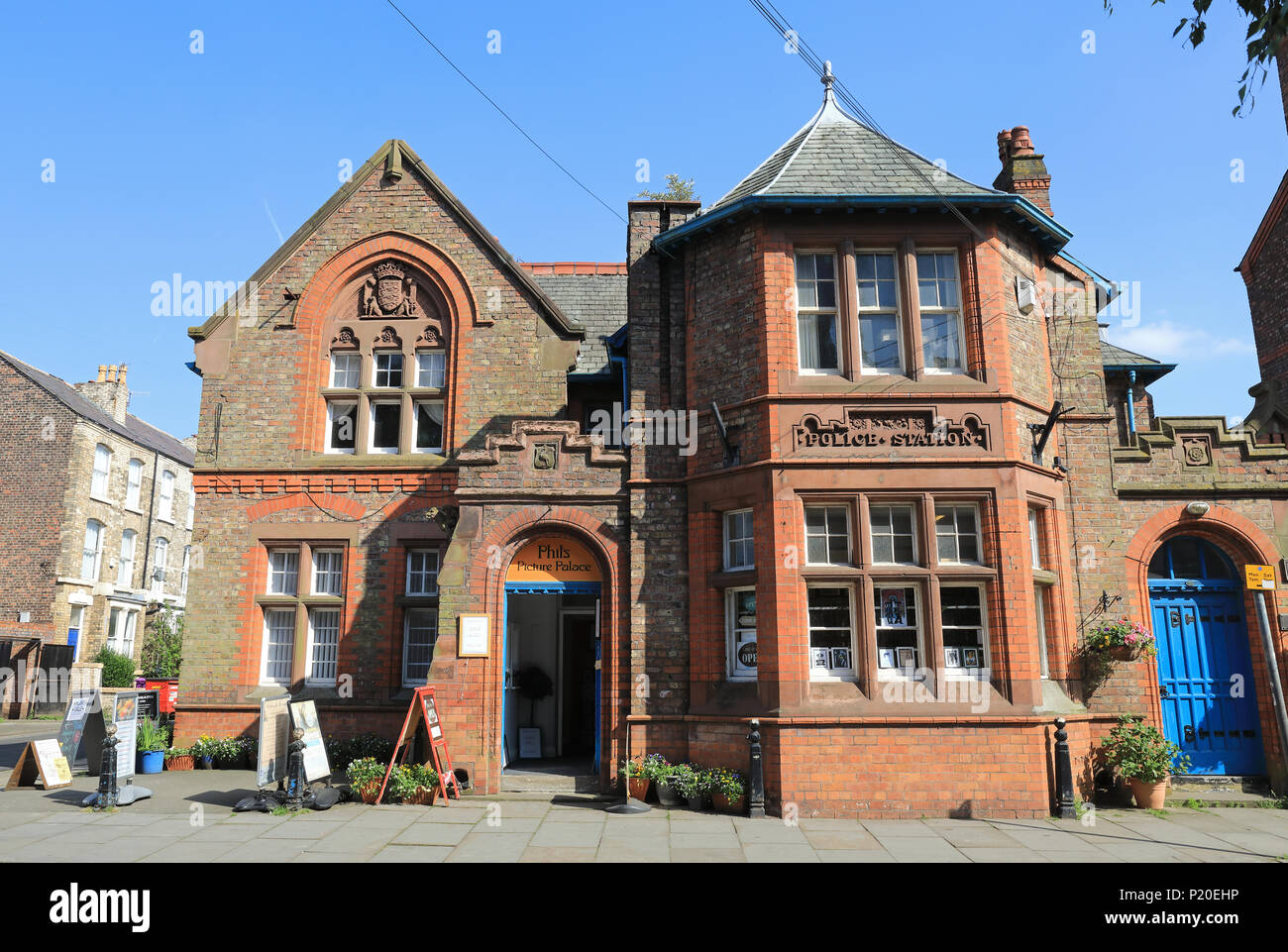 Lark lane liverpool hi-res stock photography and images - Alamy