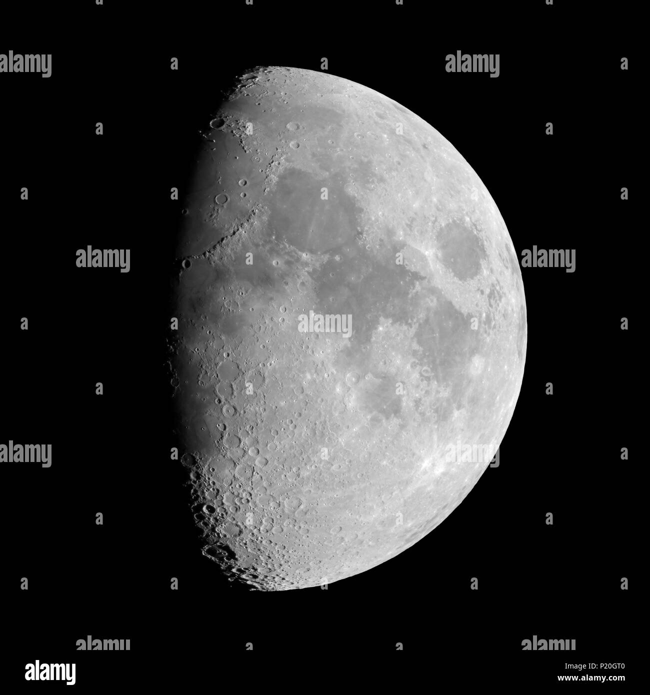 Seine et Marne. Moon gibbeuse in high resolution (72 images used to ...