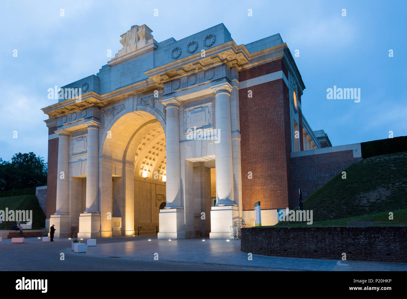 Lit monument hi-res stock photography and images - Alamy