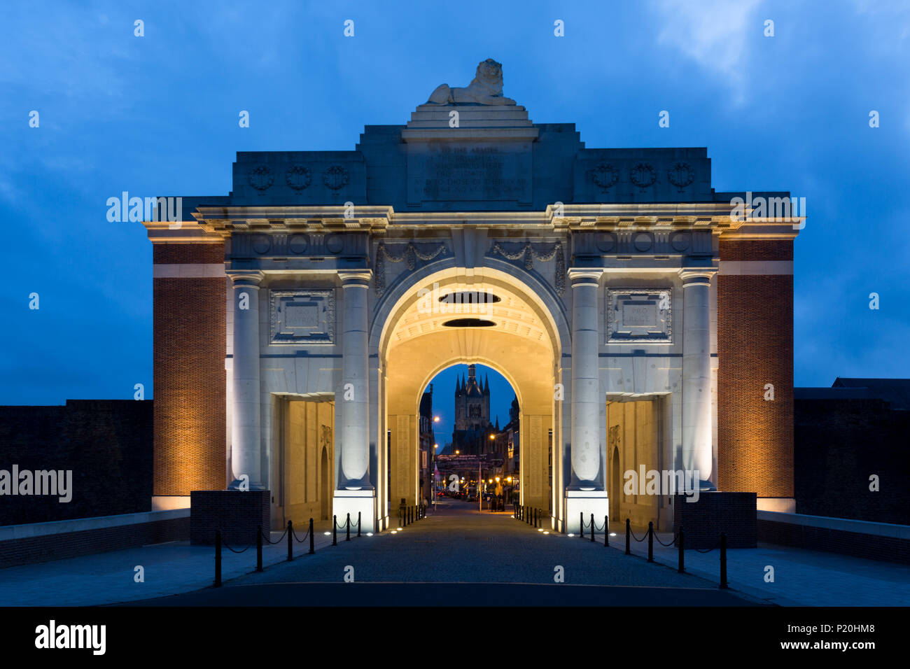 Menin Gate Monument at night lit up, Ypres, Belgium Stock Photo - Alamy Menin Gate Monument at night lit up, Ypres, Belgium Stock Photo - Alamy