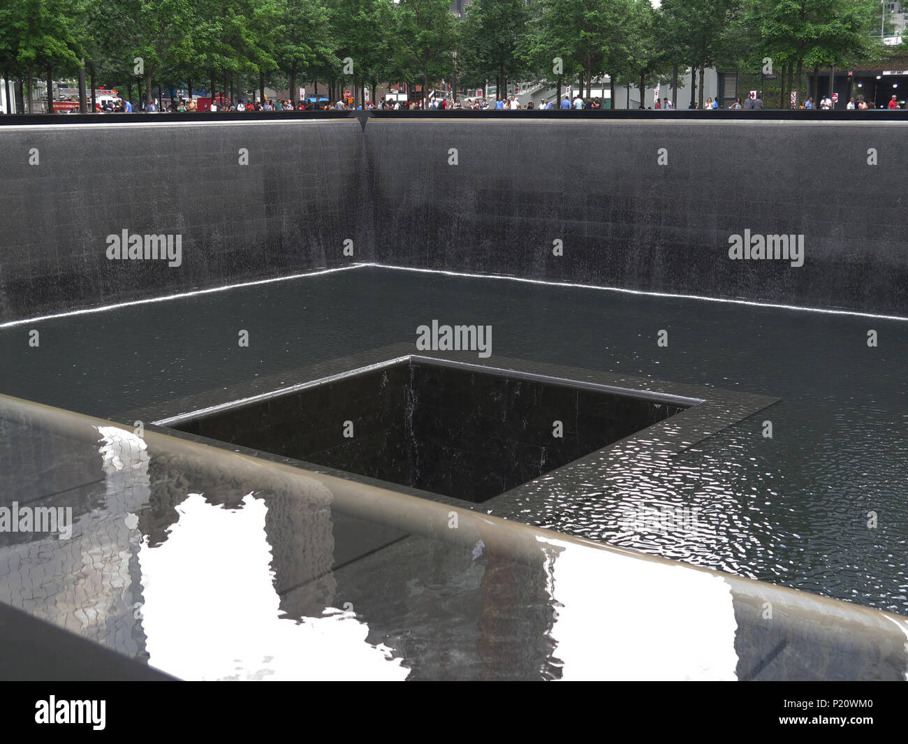 New york 9 11 memorial pools hi-res stock photography and images - Alamy