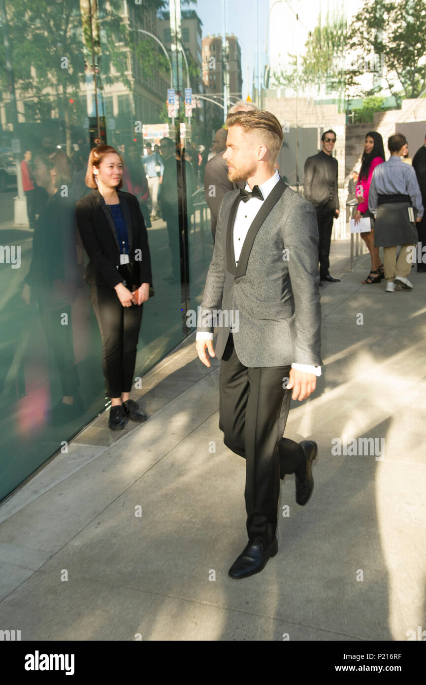NEW YORK, NY - JUNE 12: Dancer & Actor Derek Hough attends 2018 ...