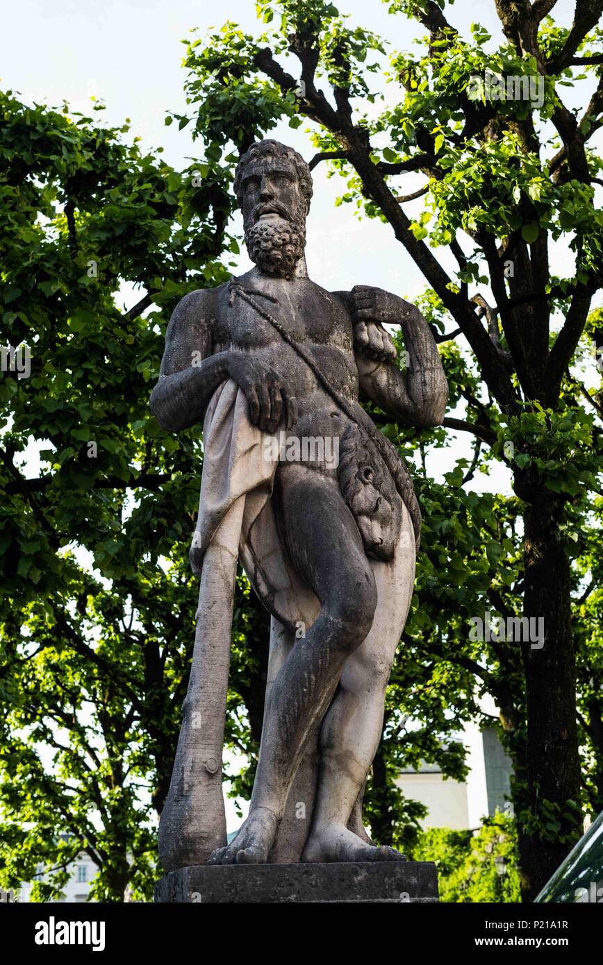 Mythology themed statues hi-res stock photography and images - Alamy