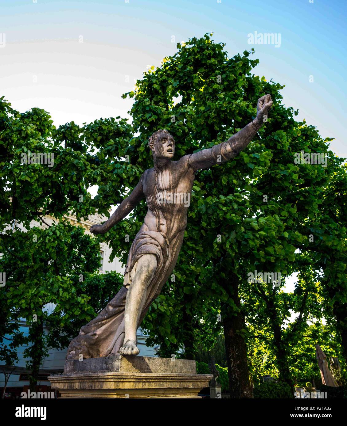 Mythology themed statues hi-res stock photography and images - Alamy