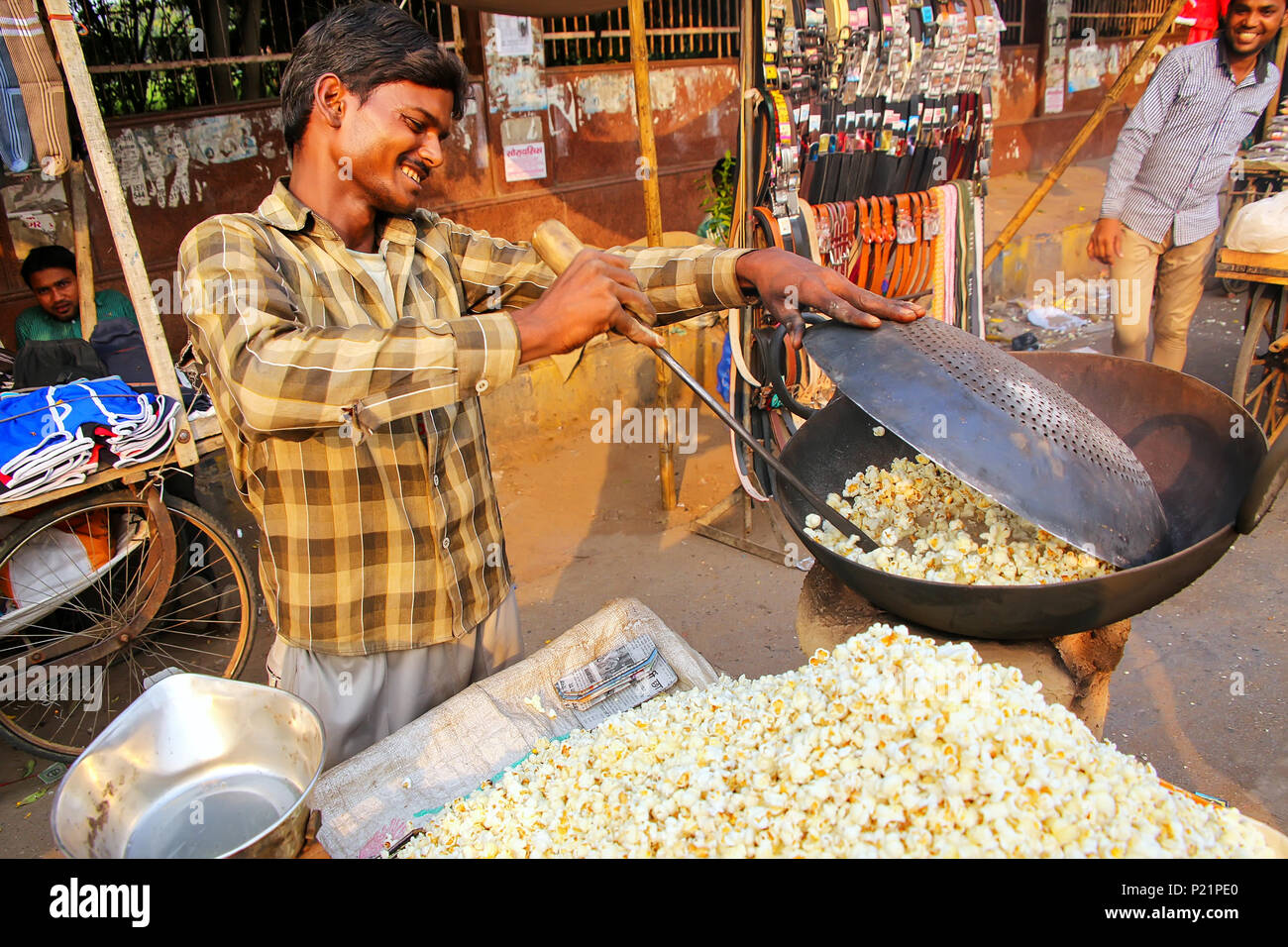 Popcorn popping stove hi-res stock photography and images - Alamy