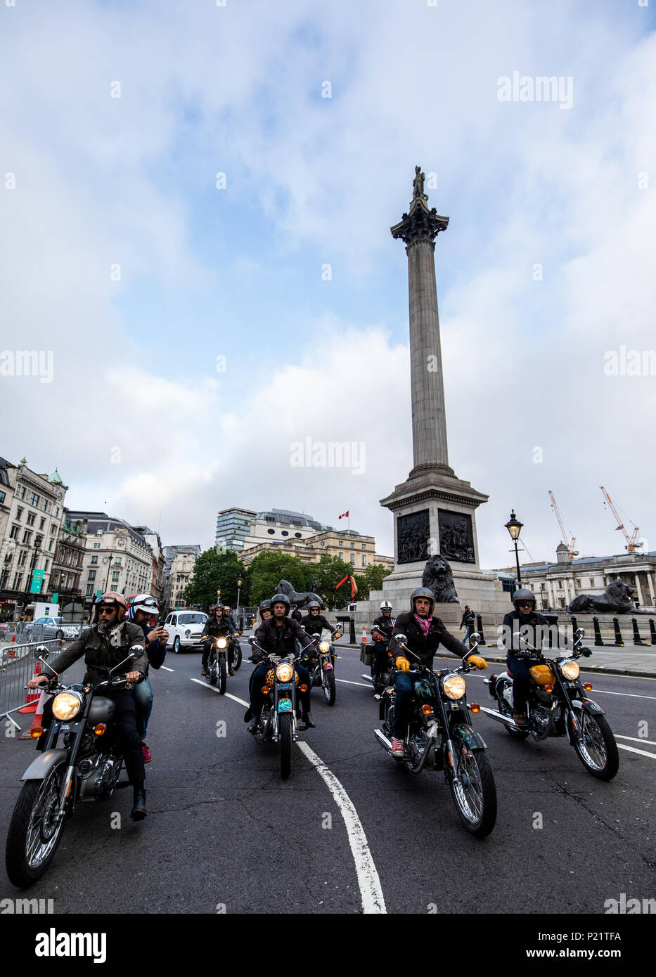 Sculptures in a square hi-res stock photography and images - Alamy