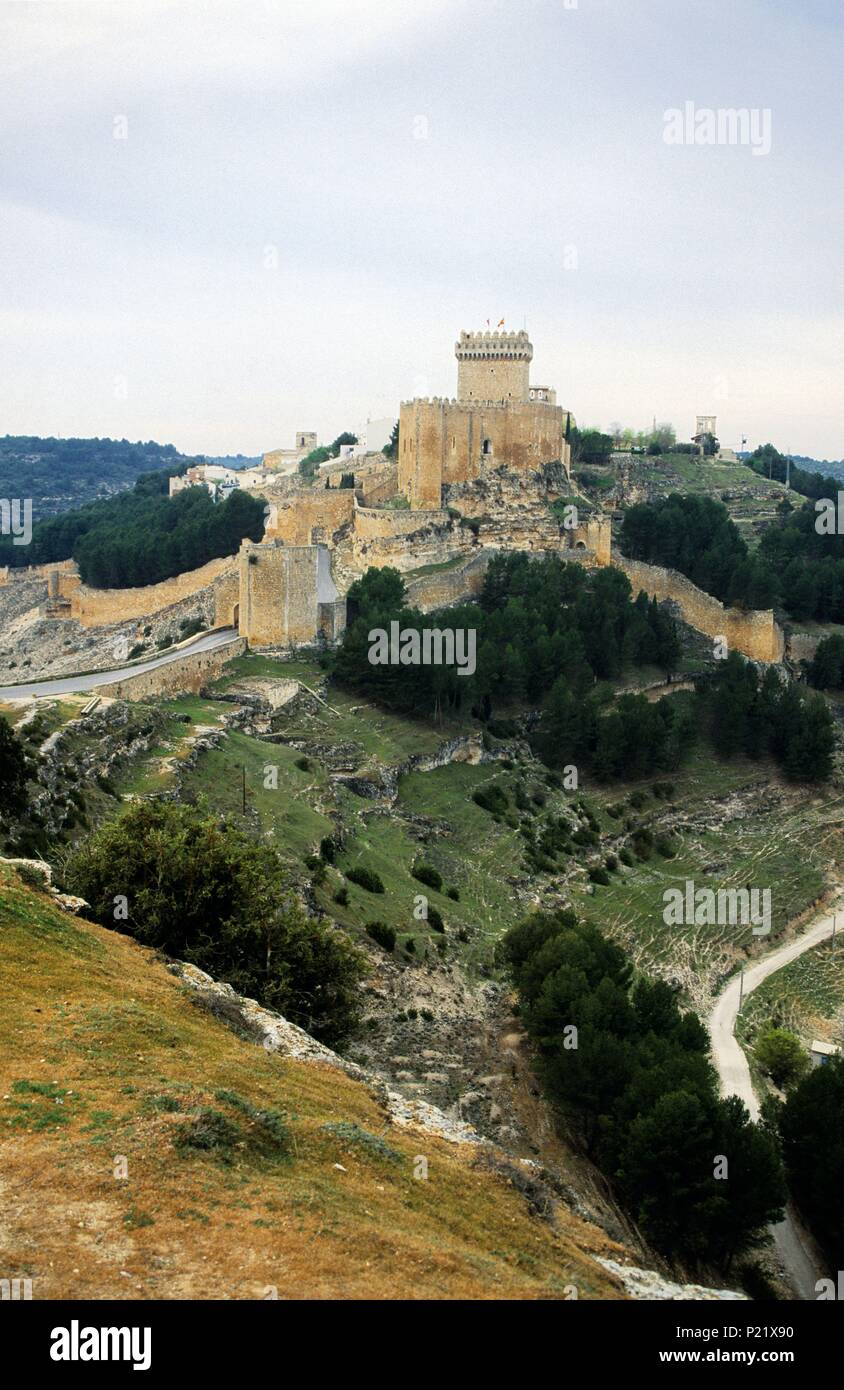 Alarcón, medieval castle and walls Stock Photo - Alamy