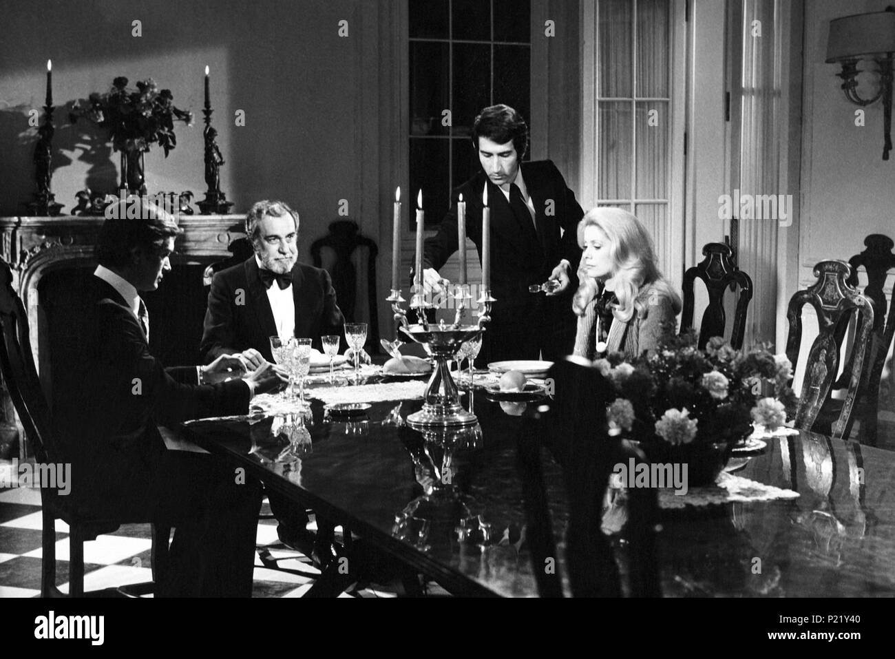 La femme aux bottes rouges hi-res stock photography and images - Alamy