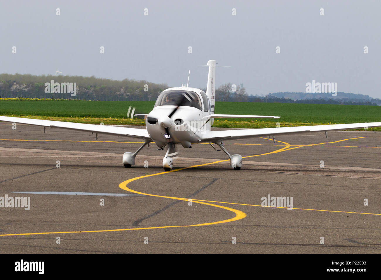 Cirrus SR20 N120MX Stock Photo - Alamy
